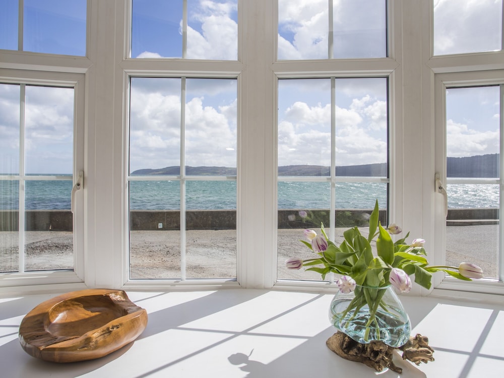 2 The Coach House - Benllech