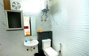 Quarto luxo | Banheiro | Chuveiro, toalhas de banho