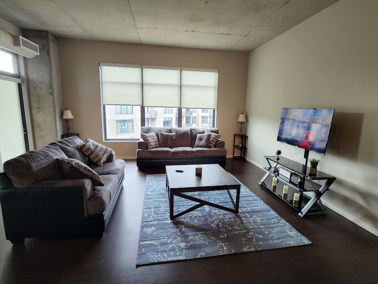 Penthouse In The Flats - Cleveland, OH