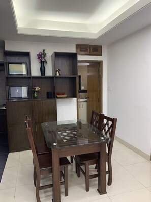 Apartamento, várias camas | Cozinha privada | Geladeira, fogão, cooktop, chaleira elétrica