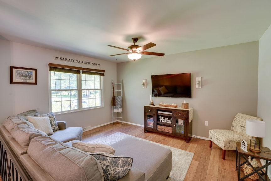 Saratoga Springs Haven W/ Pool + Fire Pit! - Saratoga, NY