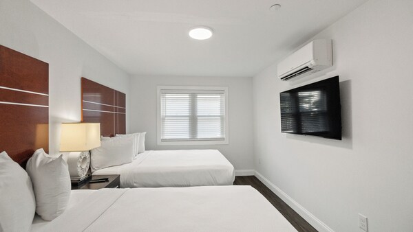 Safari Apartments - Magnum, Ocean City