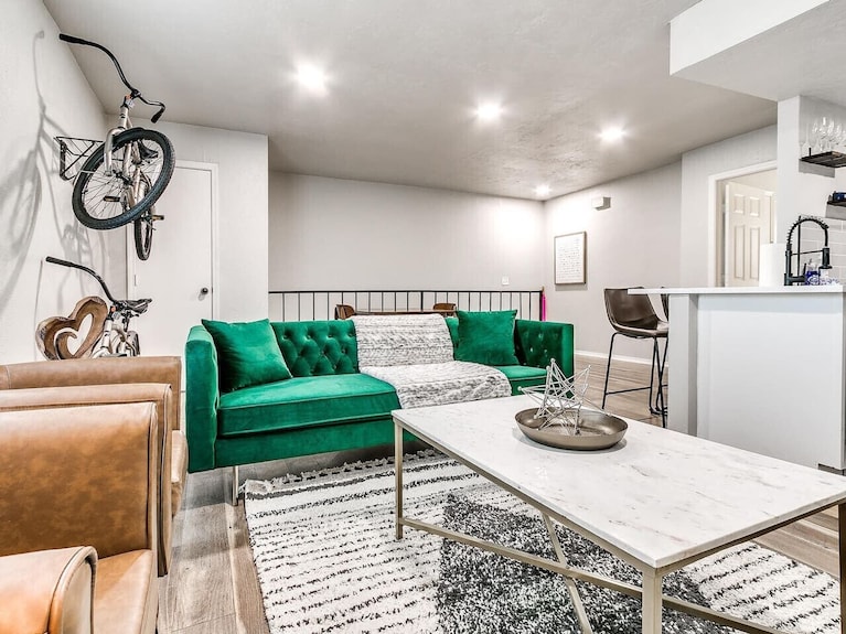 Modern Apartment With King Bed & Bikes - Midtown - Oklahoma City