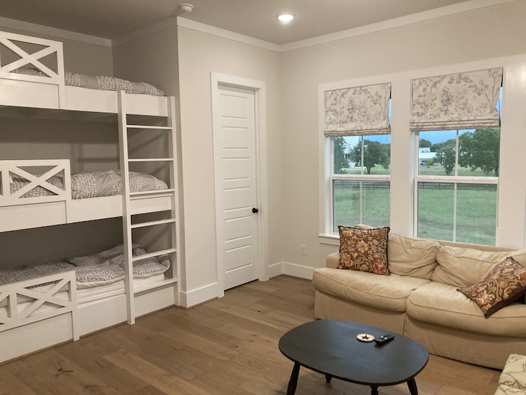 Spacious 4 Bedroom House - 3/4 Mile To Round Top Center! - Round Top, TX