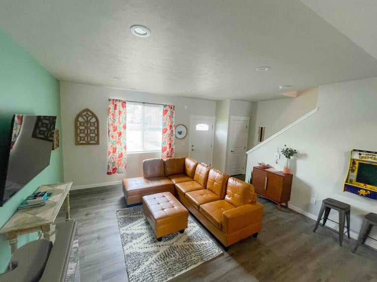 Central 3/2, Garage, Private Yard, Walk To Arena, Ev Charger - Northern Quest Resort & Casino