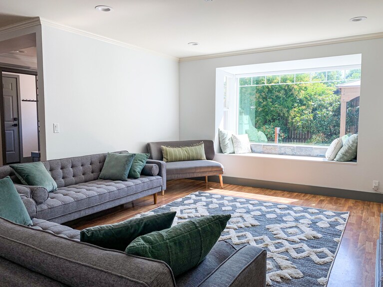 Riverwalk Retreat: Spacious, Hot Tub, Near Autzen - Springfield, OR