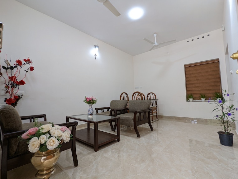 Cozy One Bedroom Villa Facing Paddy Fields Amidst A Fruit Garden - Kerala