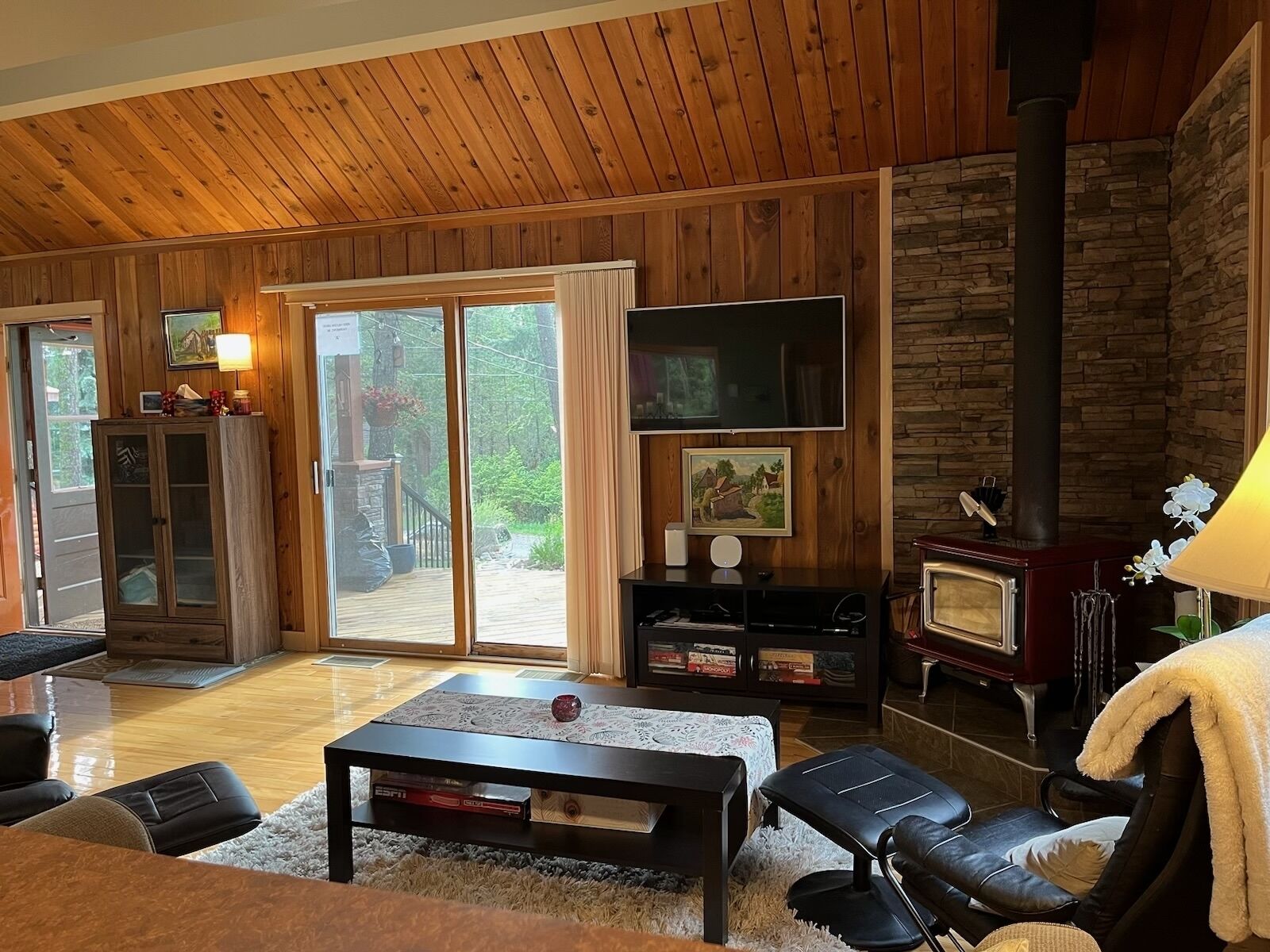 Cheerful 3 Bedroom Cabin With Indoor Fireplace - Fairmont Hot Springs, BC