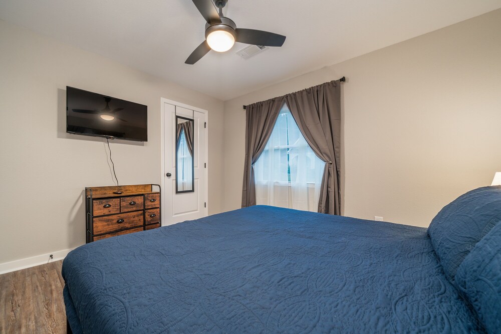 Newly Remodeled 3 Bedroom In Uptown - Sleeps 6!! - Hot Springs National Park, AR