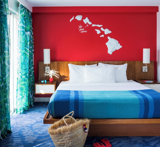 Vacation Day Is Always A Great Idea! Onsite Pool! Minutes To Waikiki Beach! - Honolulu, HI