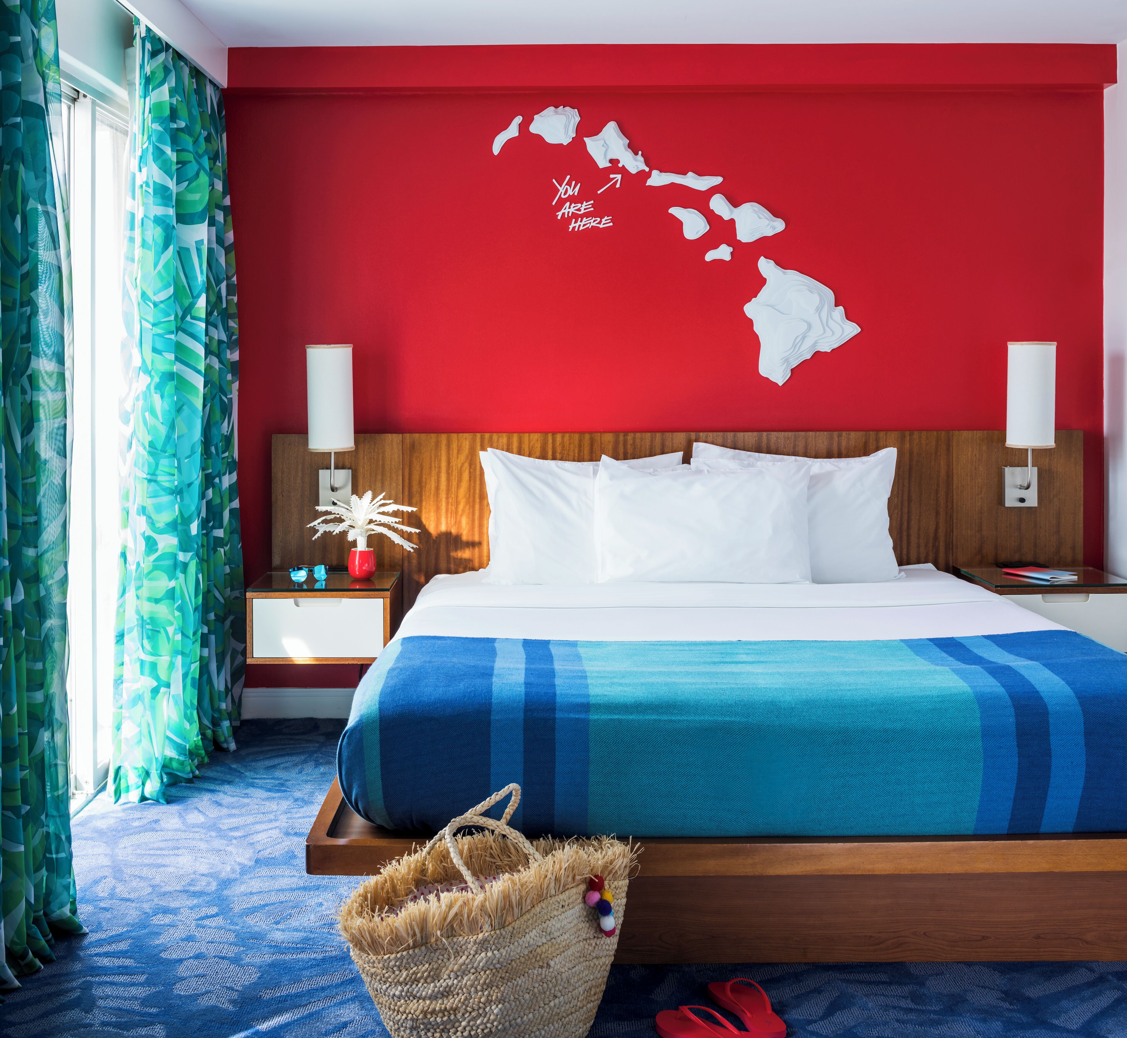 Your Home Away From Home! Short Drive To Kaimana Beach! Onsite Pool, Parking! - Honolulu, HI