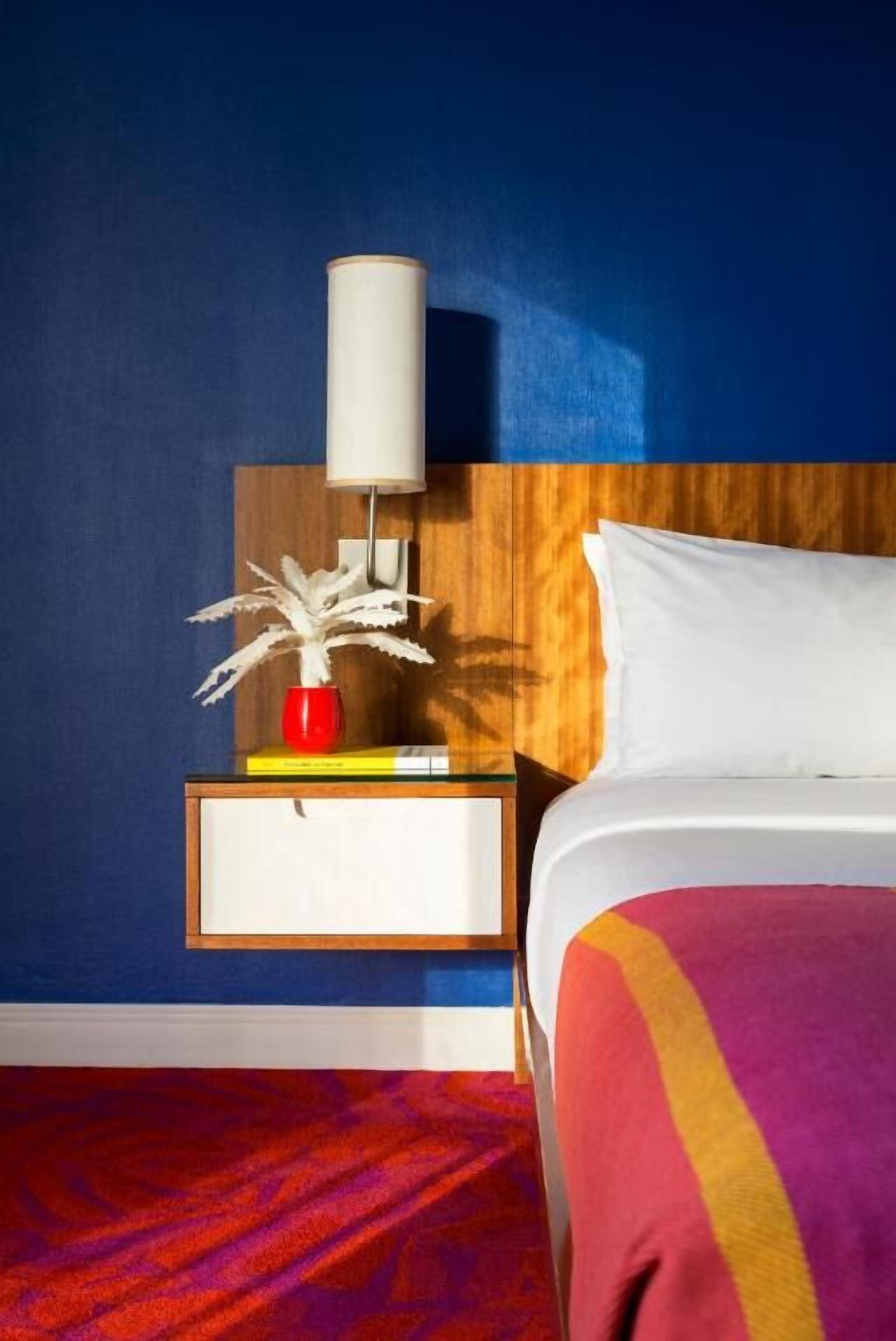 Dive Into Your Dream Vacation! Minutes To Queen's Surf Beach! Onsite Pool! - Honolulu, HI