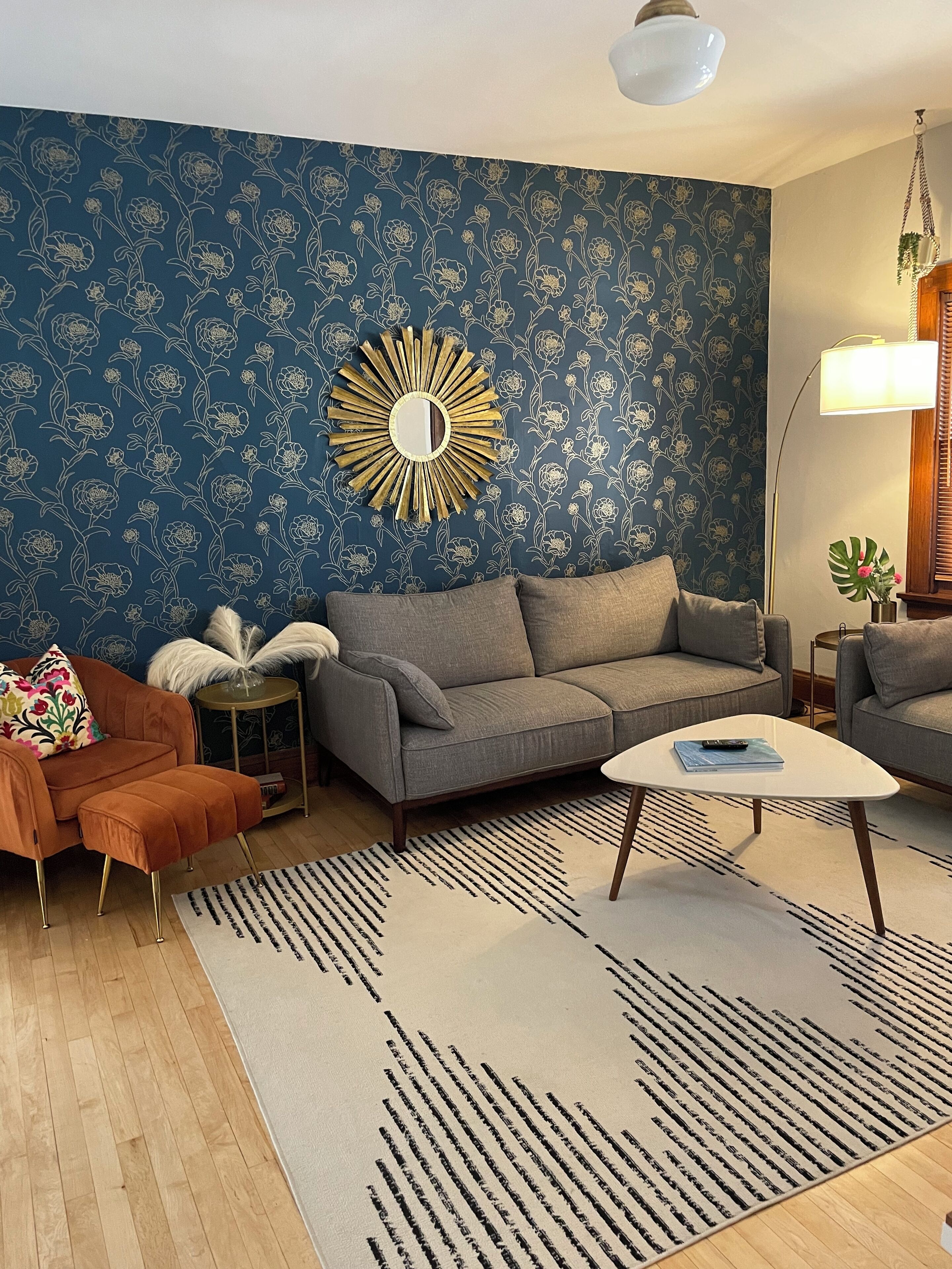 Brady St - Secret Garden - Fire Pit - Chic Victorian - Family Friendly - Milwaukee, WI