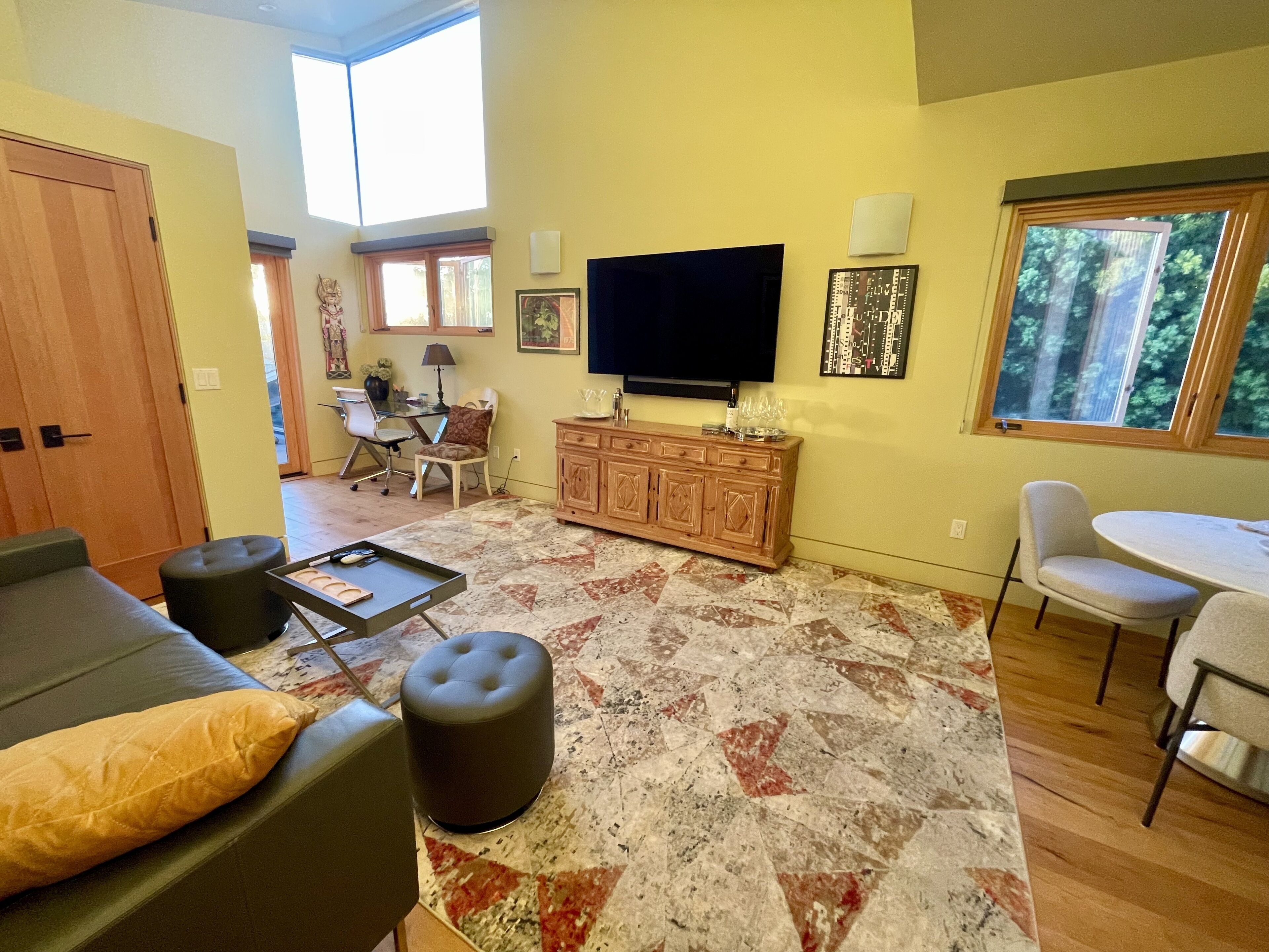 Coastal Charm Awaits. Debs Sunset Retreat - Marina del Rey, CA