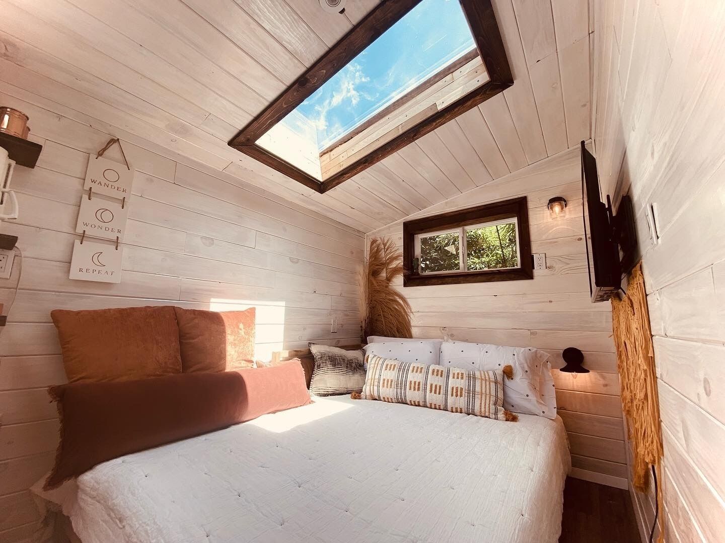 Sun studio with private entrance and parking, Eugene, OR Vacation Rental Apartment | ByOwner