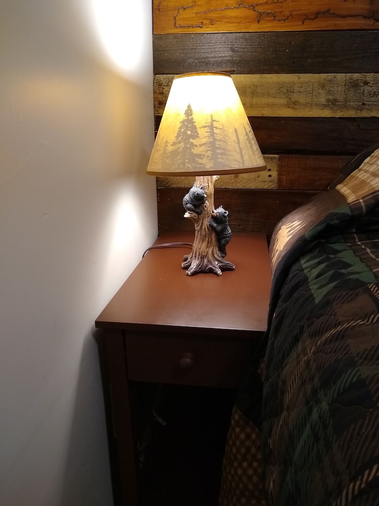 Newly Remodeled Cabin In The Pines W/ Firepit, Redwood Fenced Yard, Close Hiking - Pine, AZ
