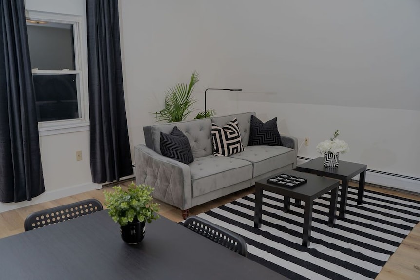 Stylist And Spacious Centrally Located One Bedroom Apartment - Poughkeepsie