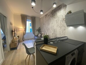 Apartamento Familiar | Sala | Televisor, brinquedos 