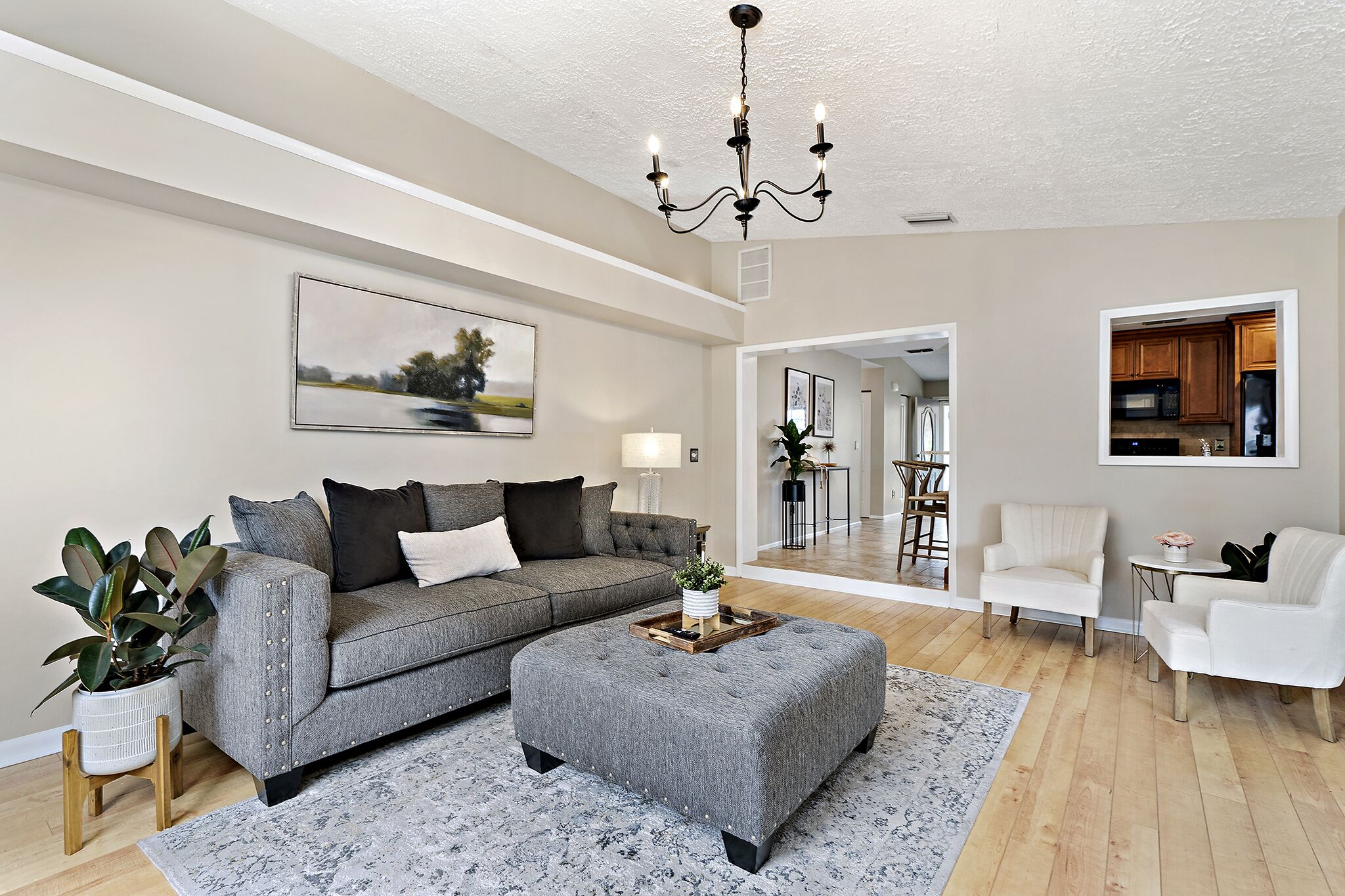 Renovated Centrally Located W/ Free Onsite Parking - Palm Harbor