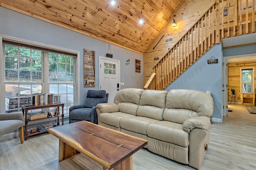 Serene Mountain Views W/ Sauna, Hot Tub, Fire Pit - Georgia, GA
