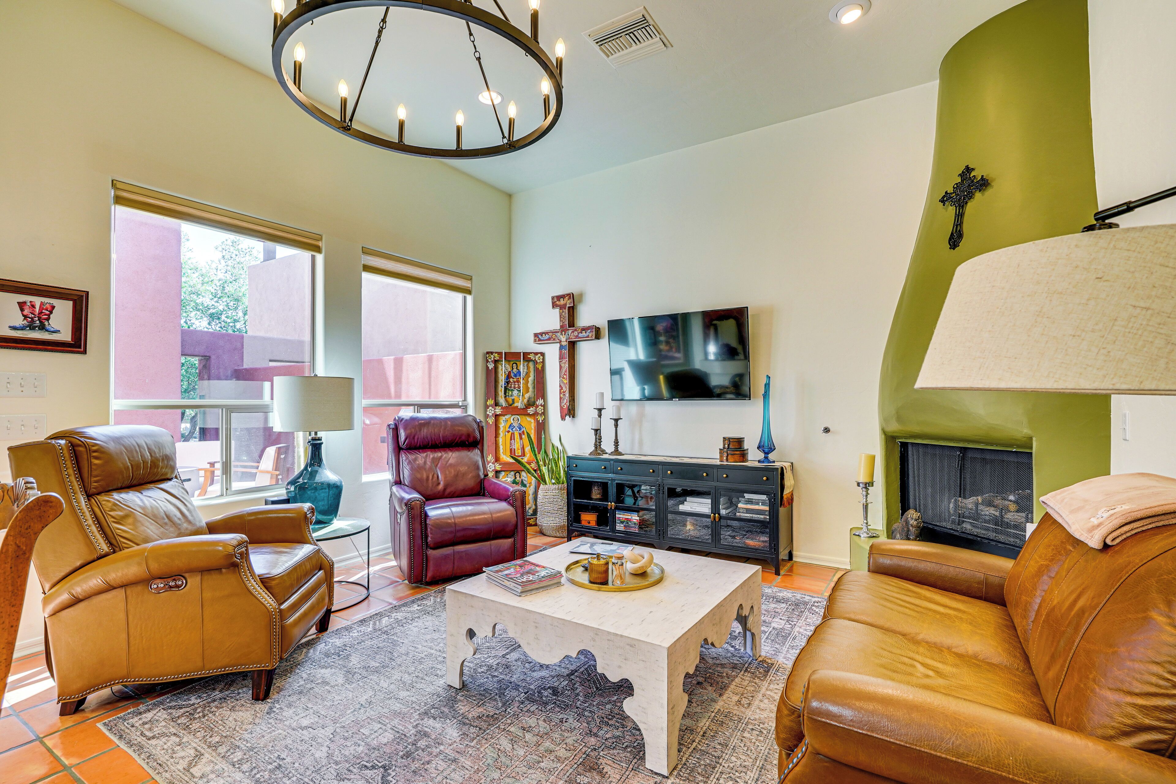 Sunny Adobe Retreat W/ Hot Tub & Mtn Views! - Tubac, AZ