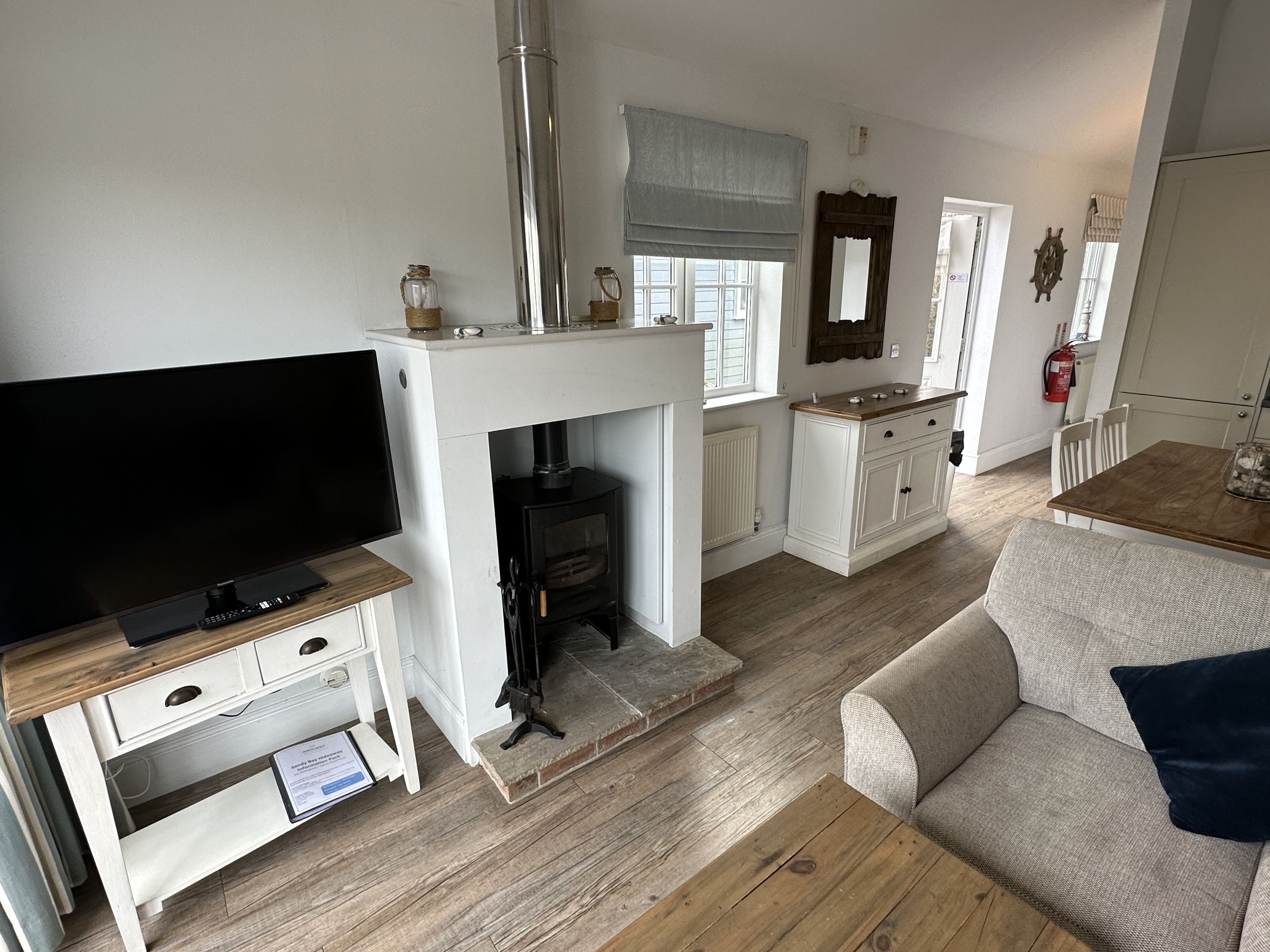 Stunning Beach House - Sleeping 4 In 2 Bedrooms - Pool And Beach Access Included. - Filey