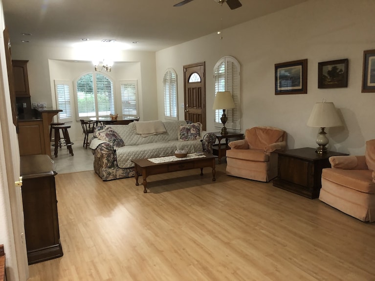 La Cresta Guest House With Mountain Views - Lake Elsinore, CA
