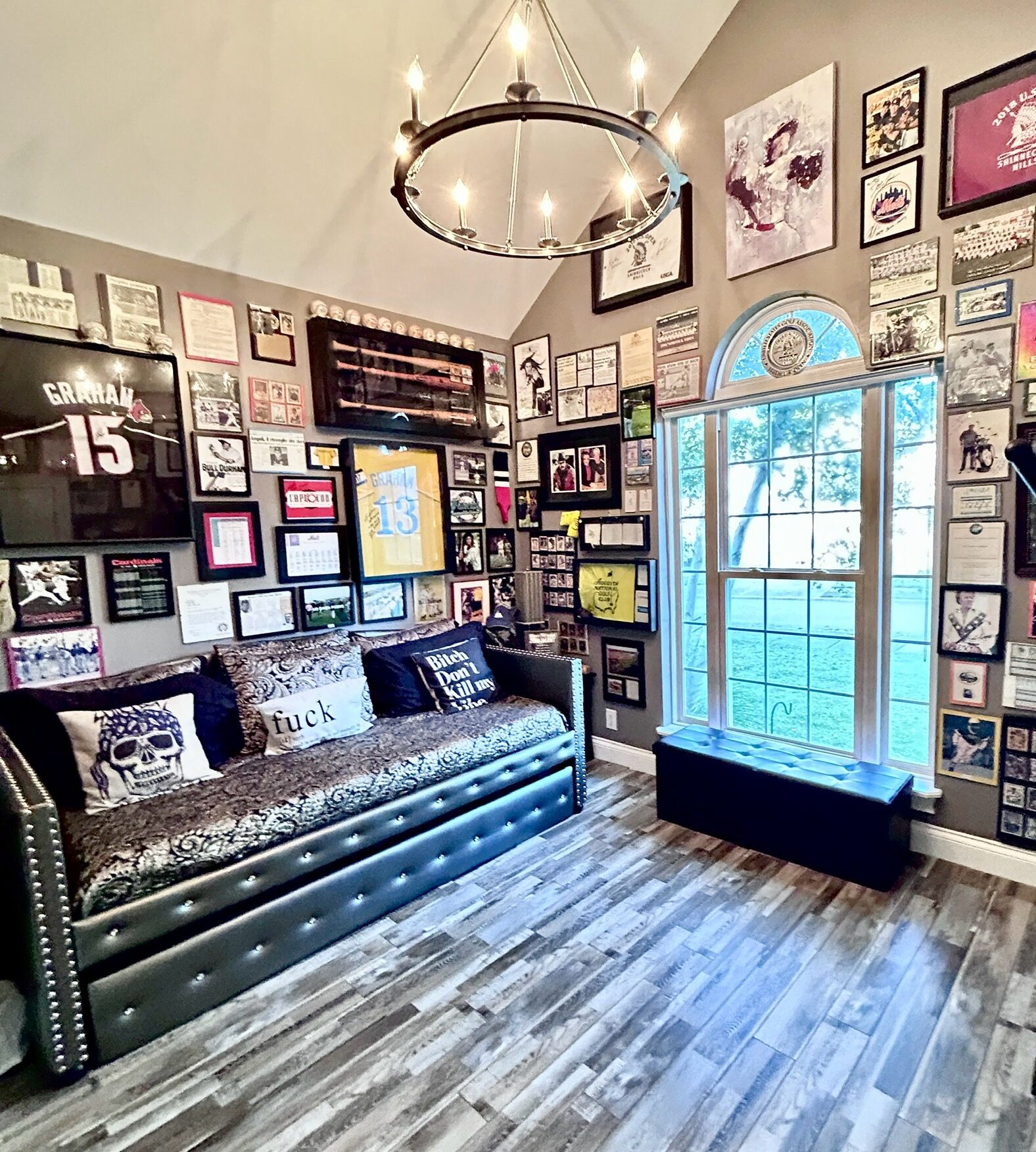 Modern Spacious Home With Outdoor Retreat And Hot Tub - Mount Washington, KY