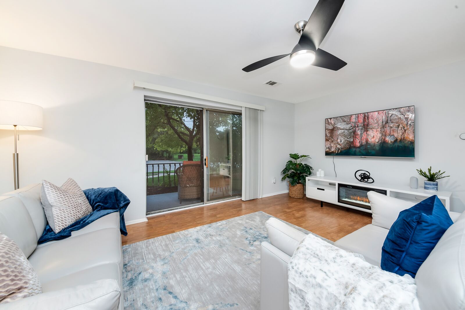 The Broadway Special - 2 Bd/1 Bath Smart-condo! - Hammond, IN