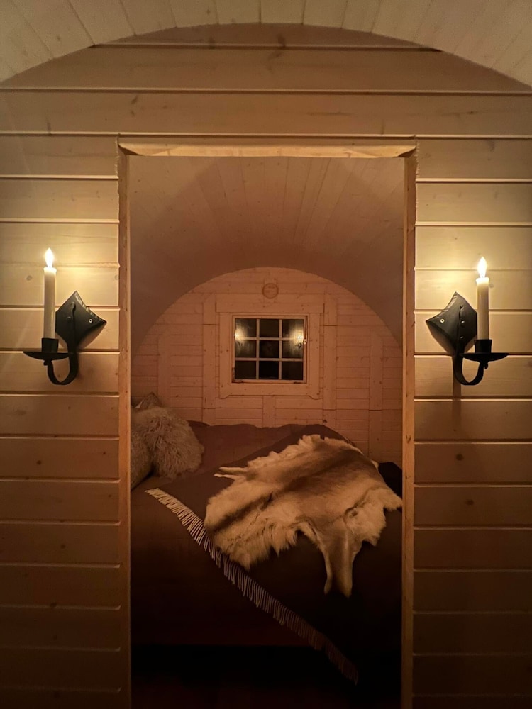 Viking Hut Frigg Set Amid Rainforest W/hot Tub - Greymouth
