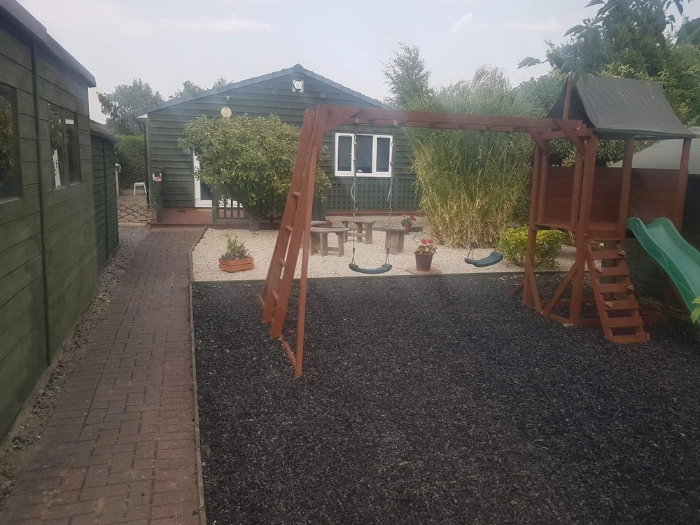 Beautiful And Secluded ,Detached Garden Apartment - York