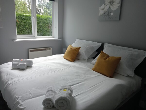 Beautiful And Secluded ,Detached Garden Apartment - York