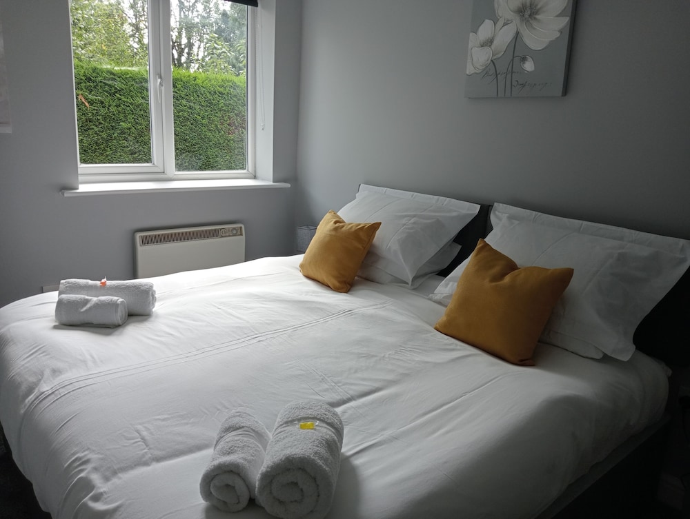 Beautiful And Secluded ,Detached Garden Apartment - York, UK