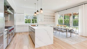 Casa, várias camas (Amagansett Lanes Luxury) | Cozinha privada