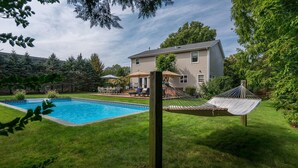 Casa, várias camas (Southampton Village Traditional) | Piscina | Piscina exterior, uma piscina aquecida 