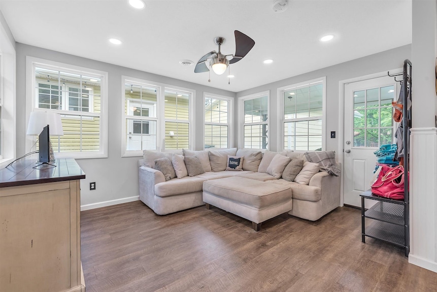 Short Walk To The Pool/ Tennis/ Rec Center Great Outdoor Space - Kelleys Island, OH