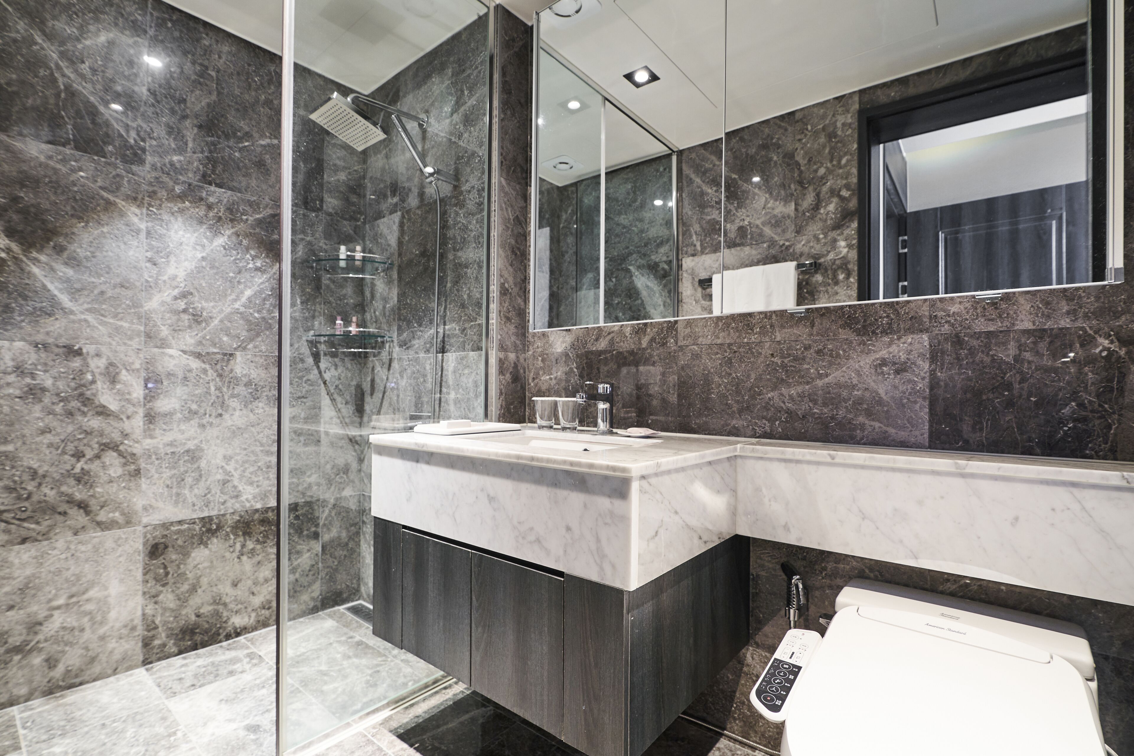 Vila premium, 3 quartos | Banheiro | Chuveiro, produtos de toalete de grife, secador de cabelo, chinelos