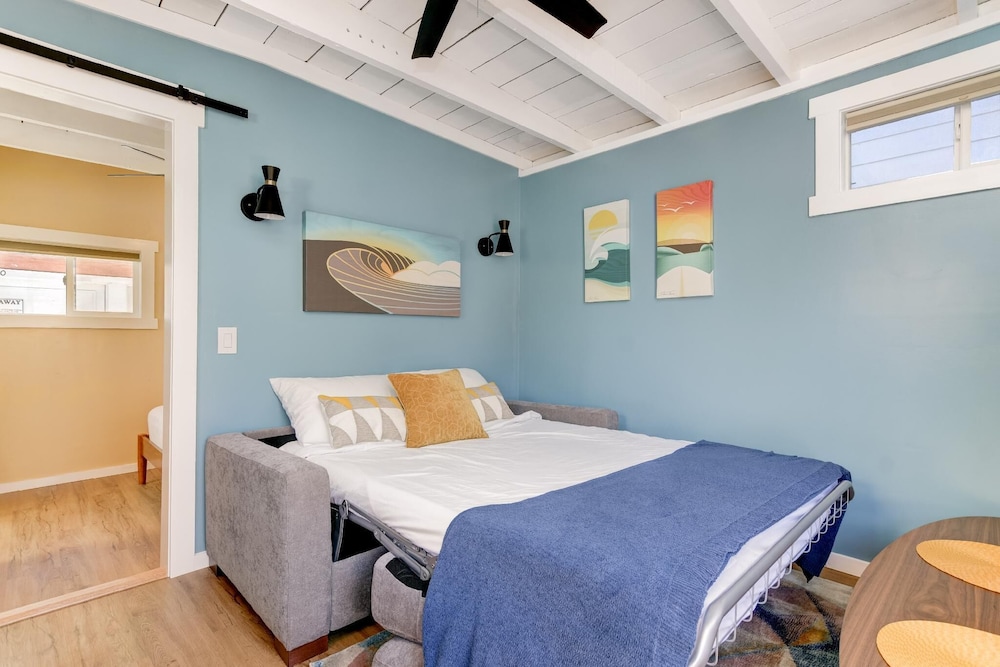 Beach Guest House + Jacuzzi, Bikes & Parking! - San Diego, CA