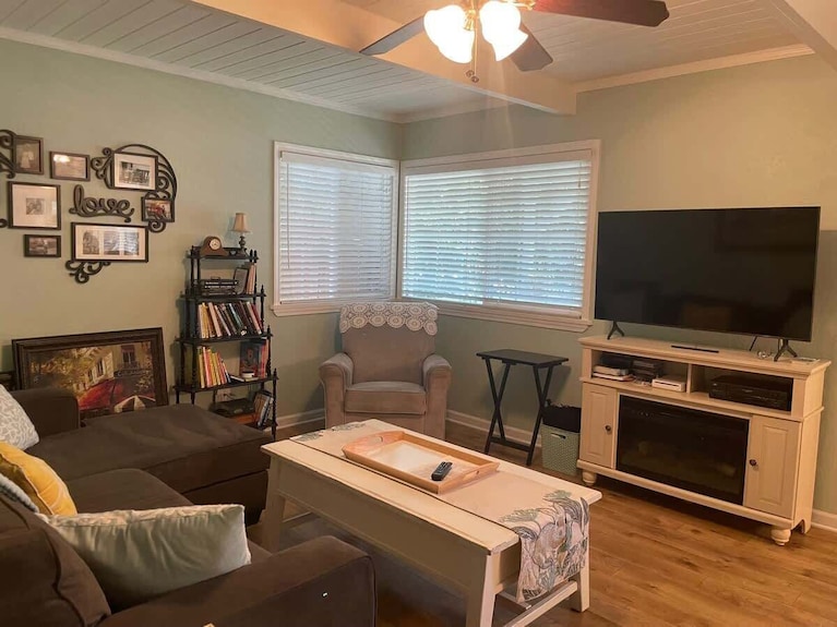 Charming 1950's Bungalow - Auburn, CA