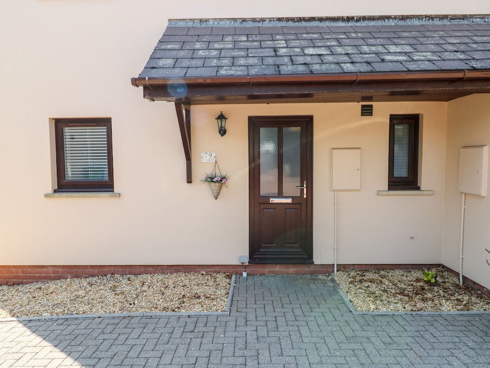 Clicketts Court - Tenby