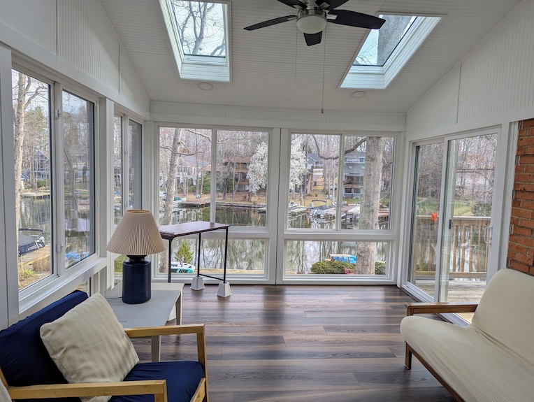 Fabulous, Pristine Lakefront Home; Hot Tub, Gated Community - Play, Swim, Relax - Lake of the Woods, VA