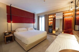 Quarto superior, várias camas, para não fumantes | Roupas de cama premium, edredons de pluma
