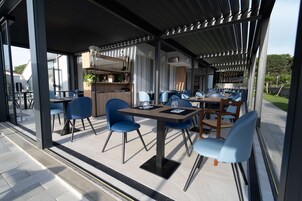 Café da manhã com buffet todos os dias mediante uma taxa