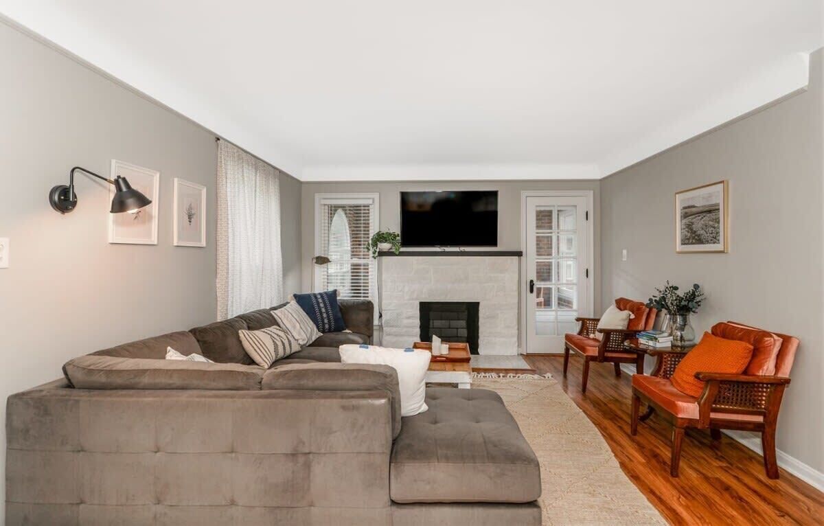 3br Retreat Near Cleveland | Sunroom W/ Ping-pong - Northfield, OH