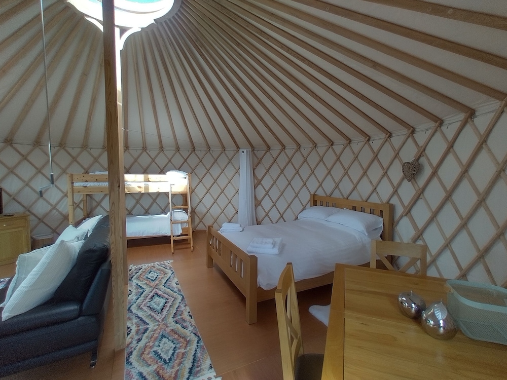 Luxury Glamping Yurts With Hot Tubs - Carmarthen