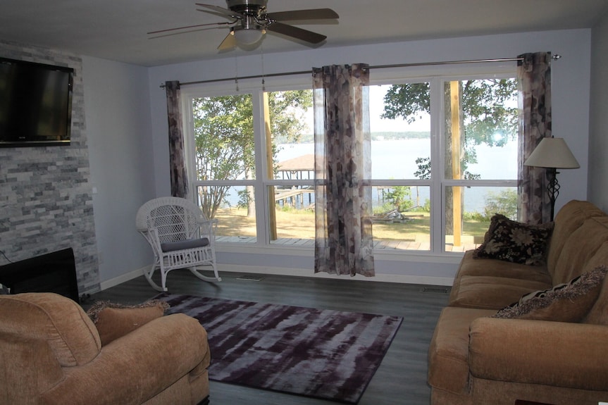 Paradise On Palestine - Waterpark at The Villages, Flint