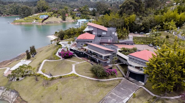 Tau House - Guatapé