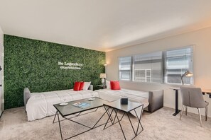 Apartamento clássico | Área de estar | TV