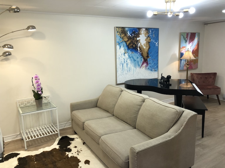 Basement Guesthouse Near National Park And Montreal - Longueuil