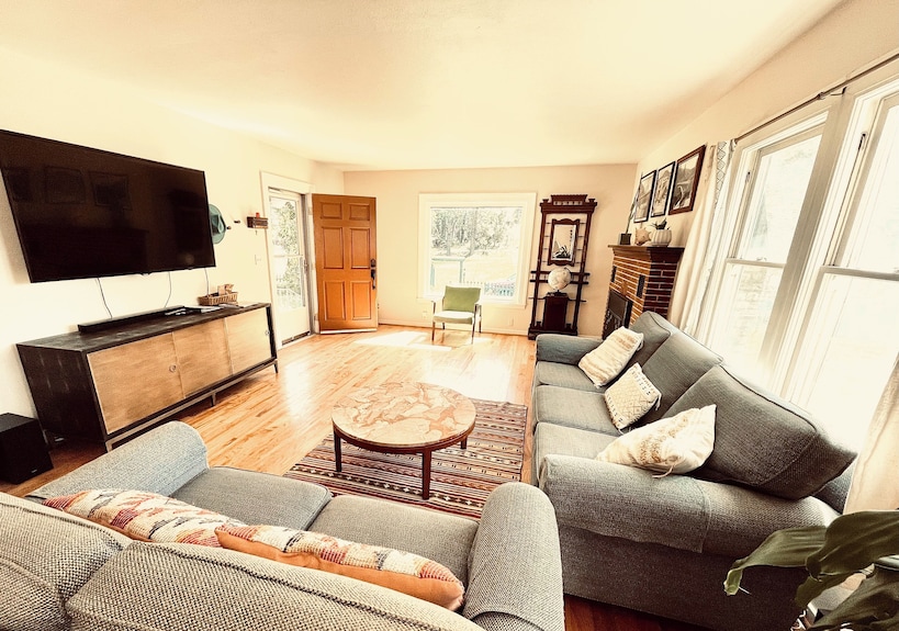 Hot Tub ֎ Large Garden ֎ Treehouse ֎ - Grass Valley, CA